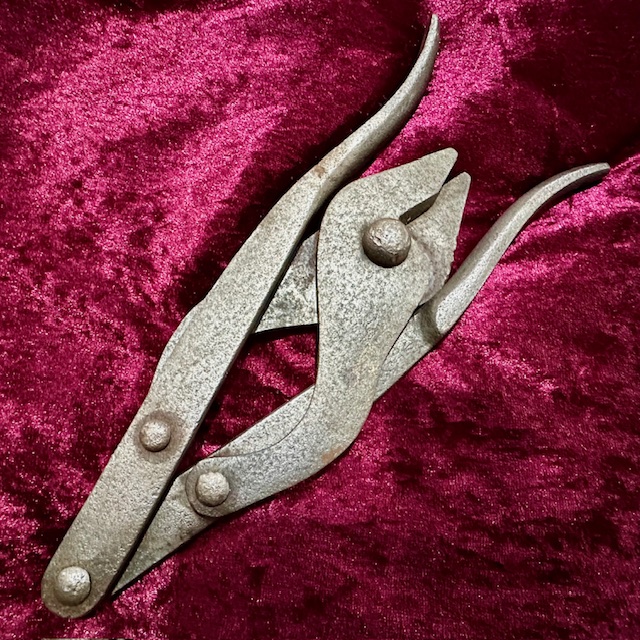 Armoury Antiques and Militaria: Ref: 4920 - WW1 British Wire Cutters ...