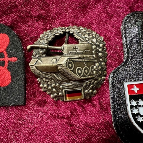 English, British and World Medals and Badges: Ref: XXX - 'Assman' Maker ...