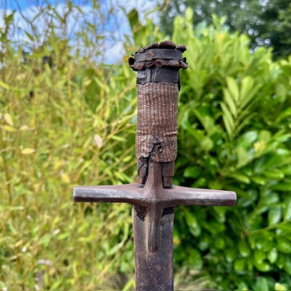 Antique and Original Swords, Daggers, Knives and Edged Weapons.